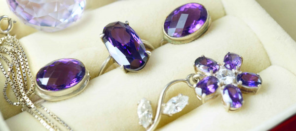 15+ Benefits of Amethyst & Healing Properties