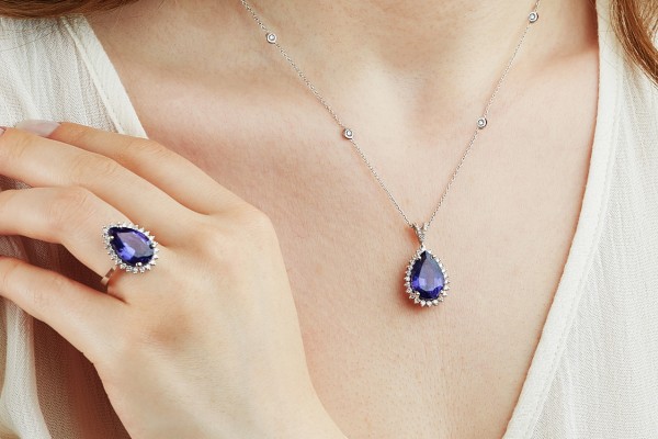 All You Need To Know About Iolite (Neeli) Gemstone
